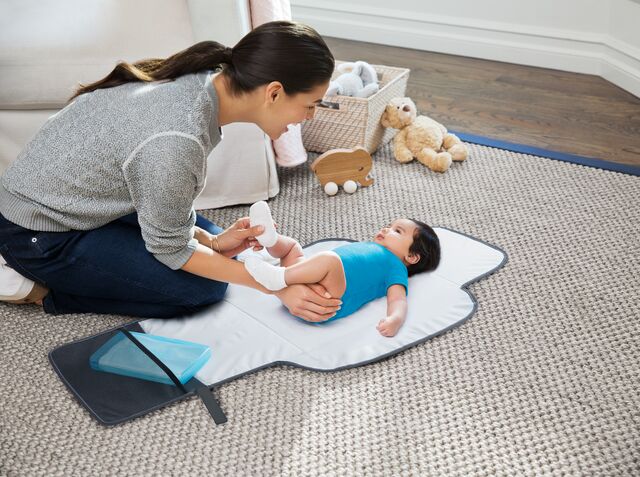 How to Change a Diaper - Munchkin Blog